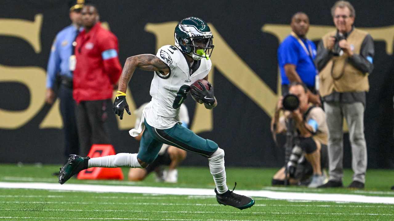 Highlight: DeVonta Smith's sideline tightrope act goes for 21-yard gain