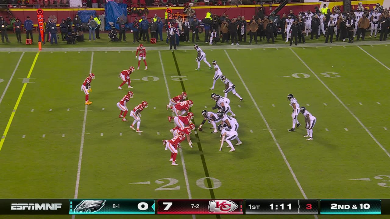 Highlight: Jason Kelce's block paves way for D'Andre Swift's 17-yard run