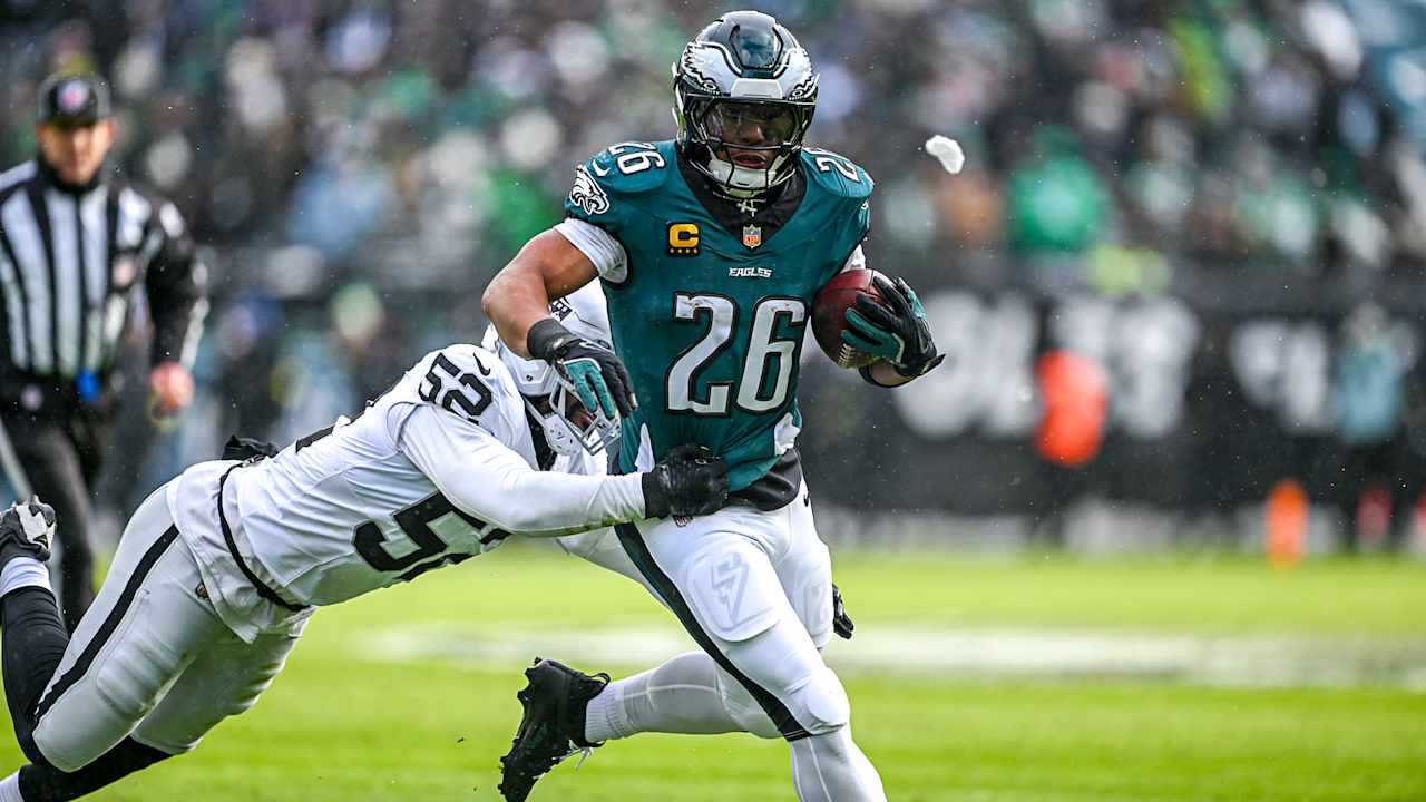 Highlight: Saquon Barkley powers across the goal line for 2-yard TD run