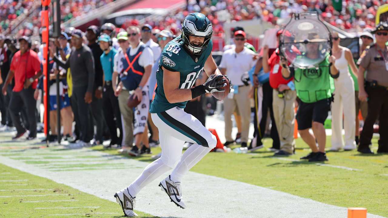 Highlight: Dallas Goedert's catch vs. Bucs wows announcer Kevin Burkhardt