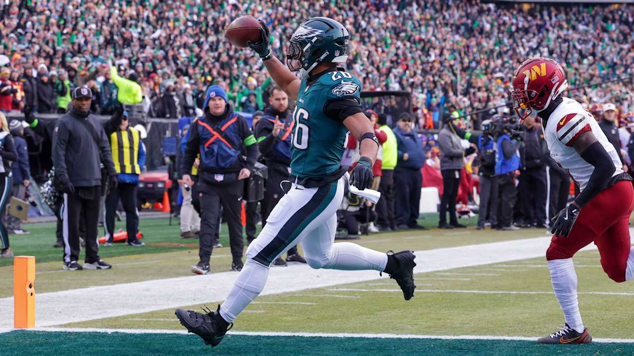 Highlight: Saquon Barkley rushes for a 4-yard TD vs. Commanders