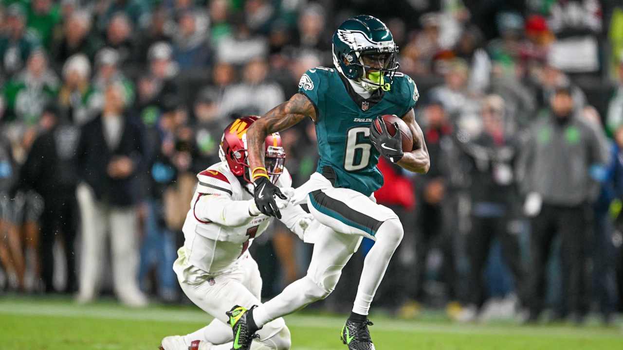 Highlight: DeVonta Smith's quick-slant from the slot yields a 21-yard gain