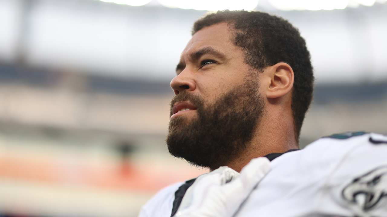 Eagles elevate TE C.J. Uzomah from the practice squad