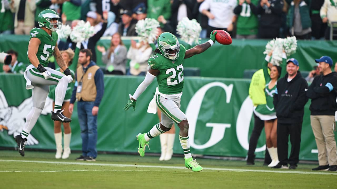 Highlight: Sydney Brown forces fumble, Kelee Ringo recovers