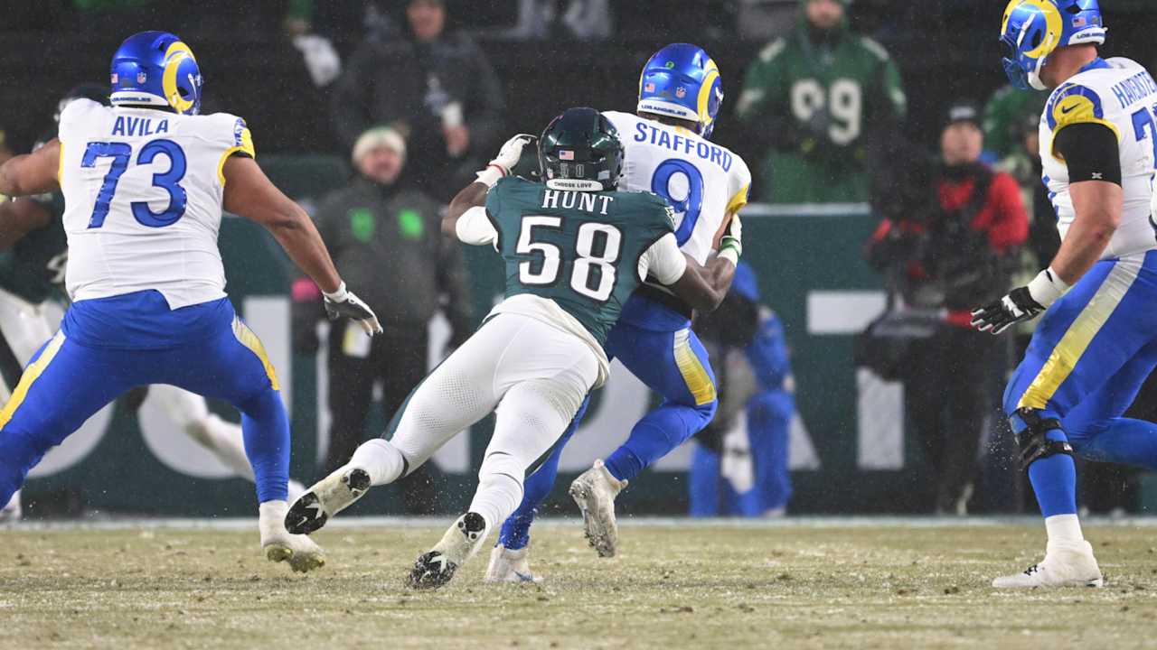 Highlight: Jalyx Hunt clamps down on Matthew Stafford for third-down sack