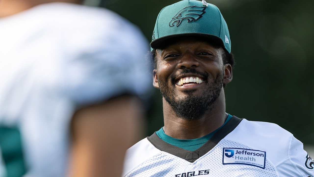 Eagles open Nakobe Dean's practice window