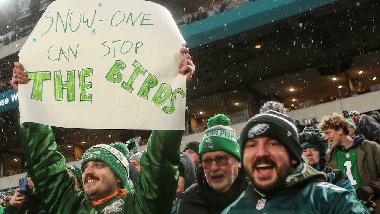 Photo Gallery: Snow Doesn't Stop Electric Eagles Fans