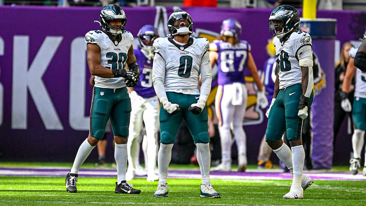 Highlight: Joshus Uche bags his first sack as an Eagle