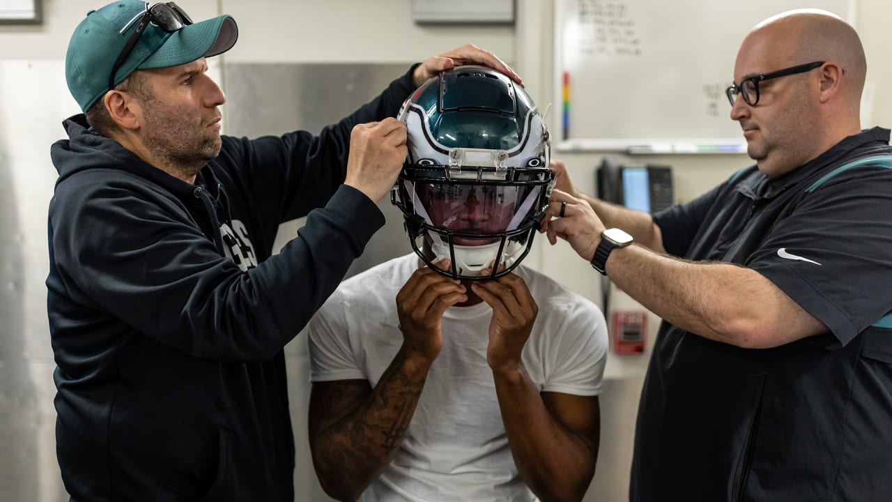 Behind the Scenes: A look at the Eagles’ equipment staff