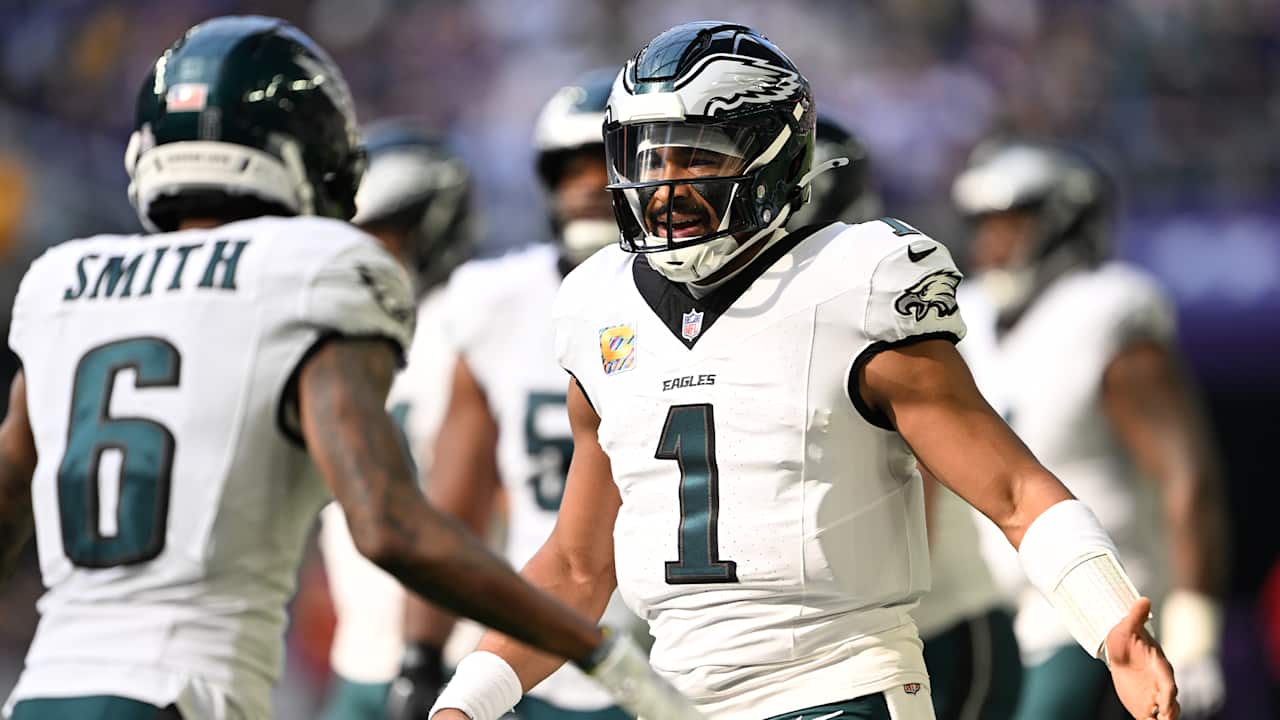 Jalen Hurts, DeVonta Smith Lead Eagles to Victory over Vikings - BVM Sports