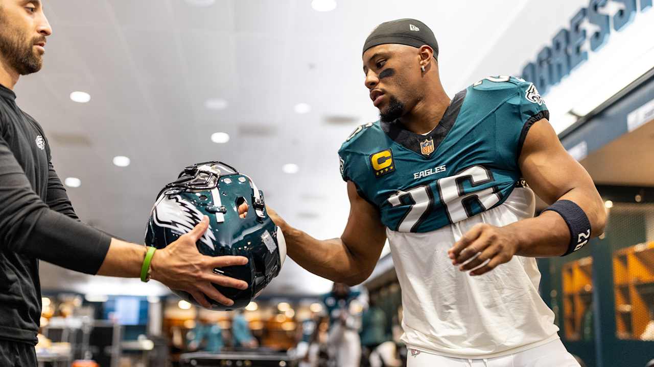 Photo Gallery: Eagles Locker Room vs. Cowboys, Week 1