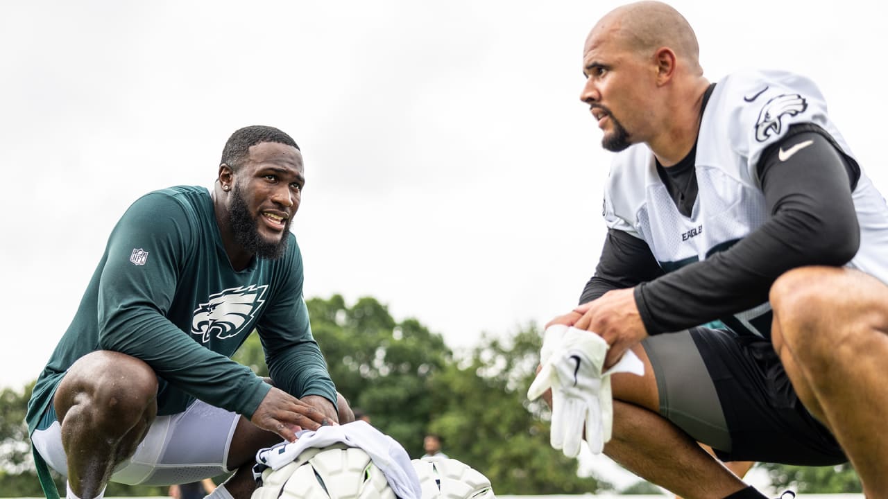 Eagles Training Camp Notebook: Who is taking charge at linebacker?