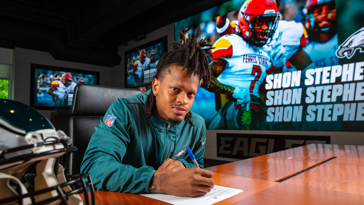 Eagles sign CB Shon Stephens