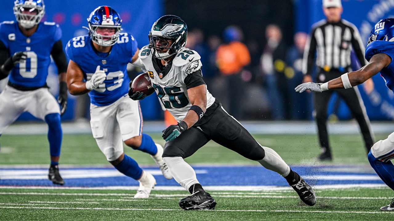 Highlight: Saquon Barkley infiltrates Giants territory during 18-yard ...
