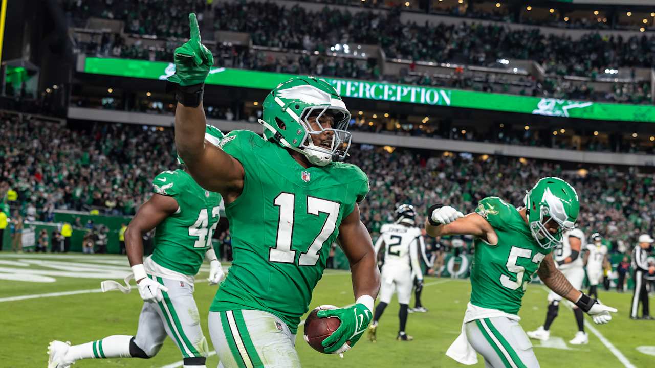 Nakobe Dean will start Training Camp on the Physically Unable to ...