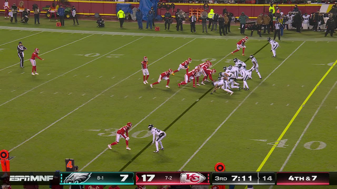 Highlight: Britain Covey's 27-yard punt return gives Eagles solid field position in third quarter