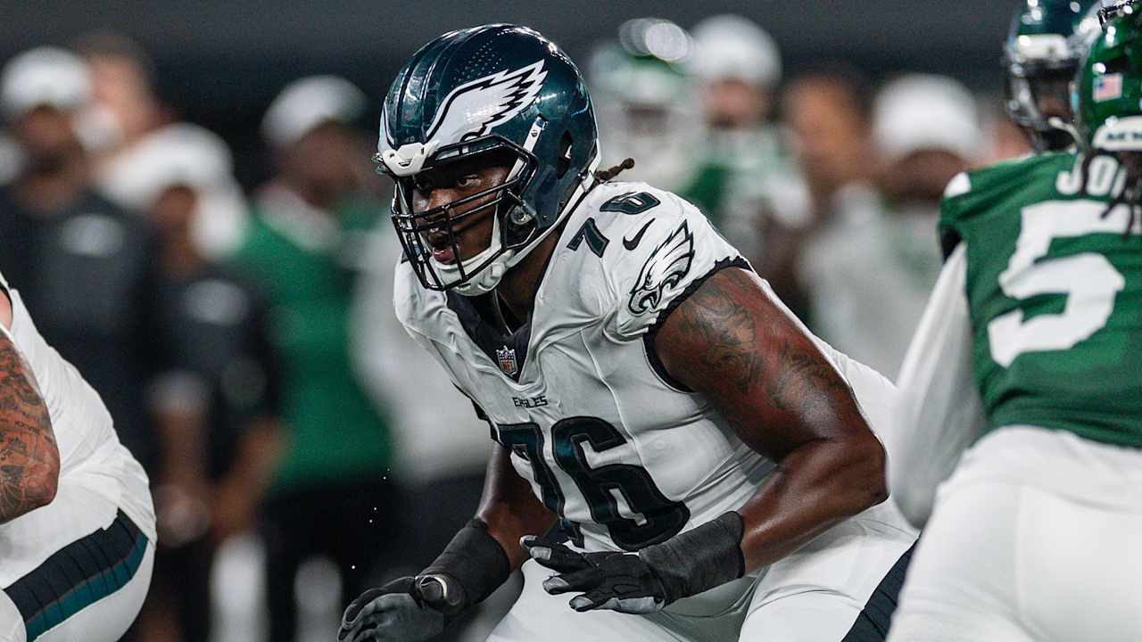 Eagles sign G Kenyon Green to 53-man roster