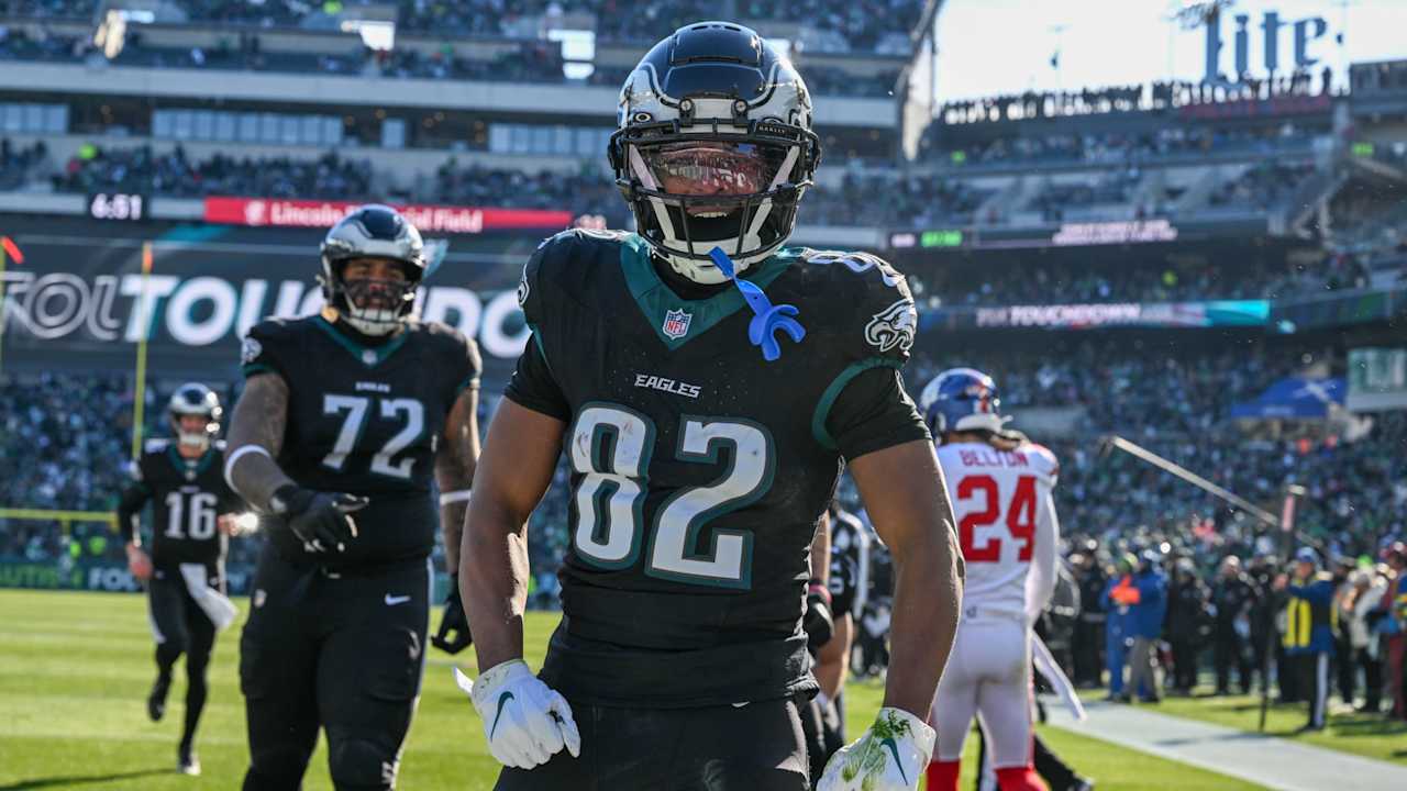 Highlight: Ainias Smith catches first career TD vs. Giants, gives ...