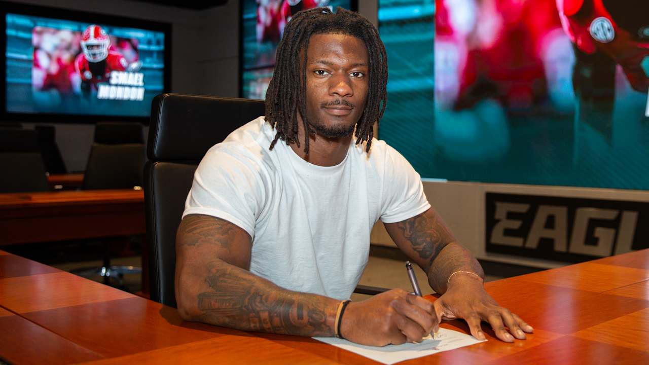 Eagles sign four draft picks to rookie contracts