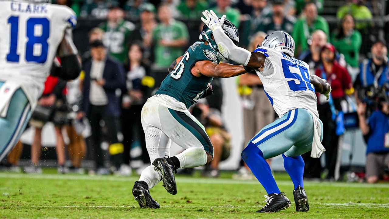 Highlight: Saquon Barkley's one-handed catch evolves into stiff-arm of ...