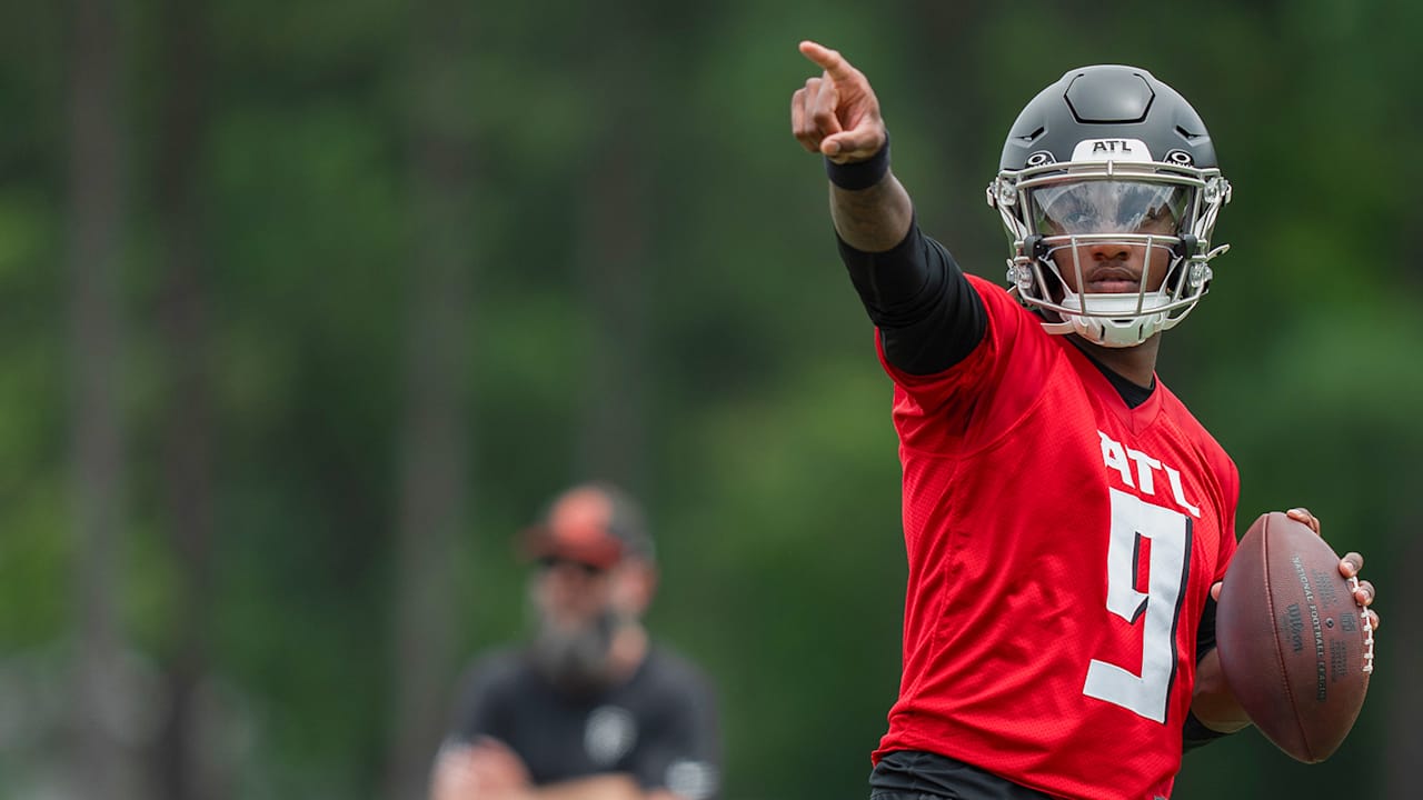 Michael Penix Jr. discusses being a lefty QB, 2025 goals in interview ...