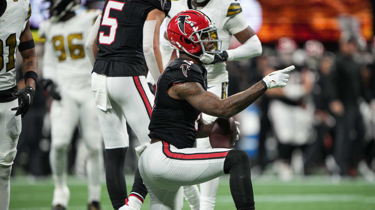 Kyle Pitts makes 11-yard catch amid Mathieu's hit-stick tackle