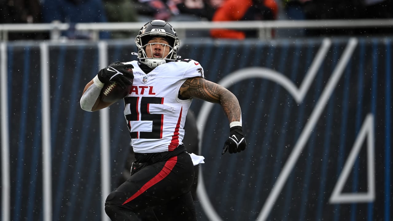 Can't-Miss Play: 75-YARD TD! Allgeier dashes through snow for LONG ...