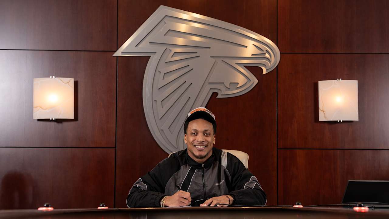 Falcons re-sign cornerback Mike Hughes