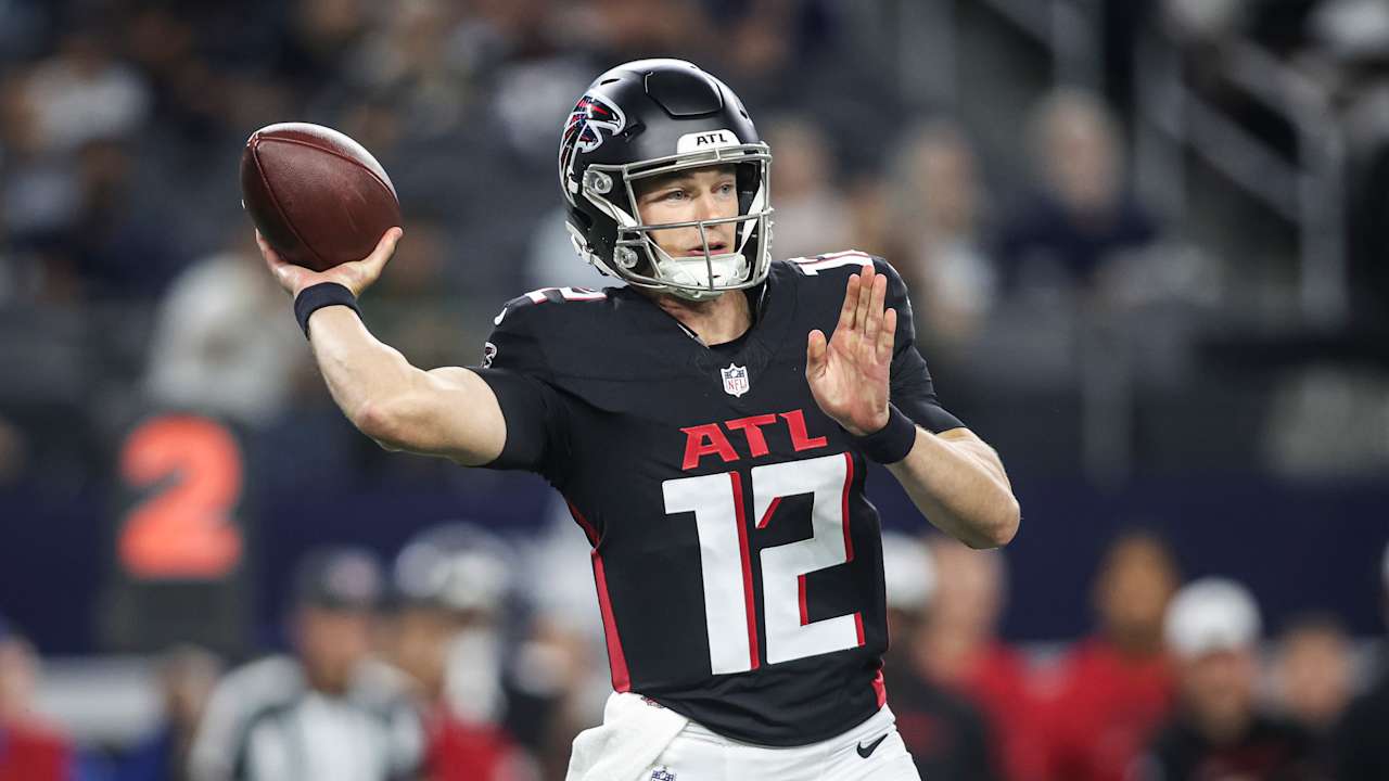 Easton Stick connects with Nick Nash down the middle for 24-yard gain