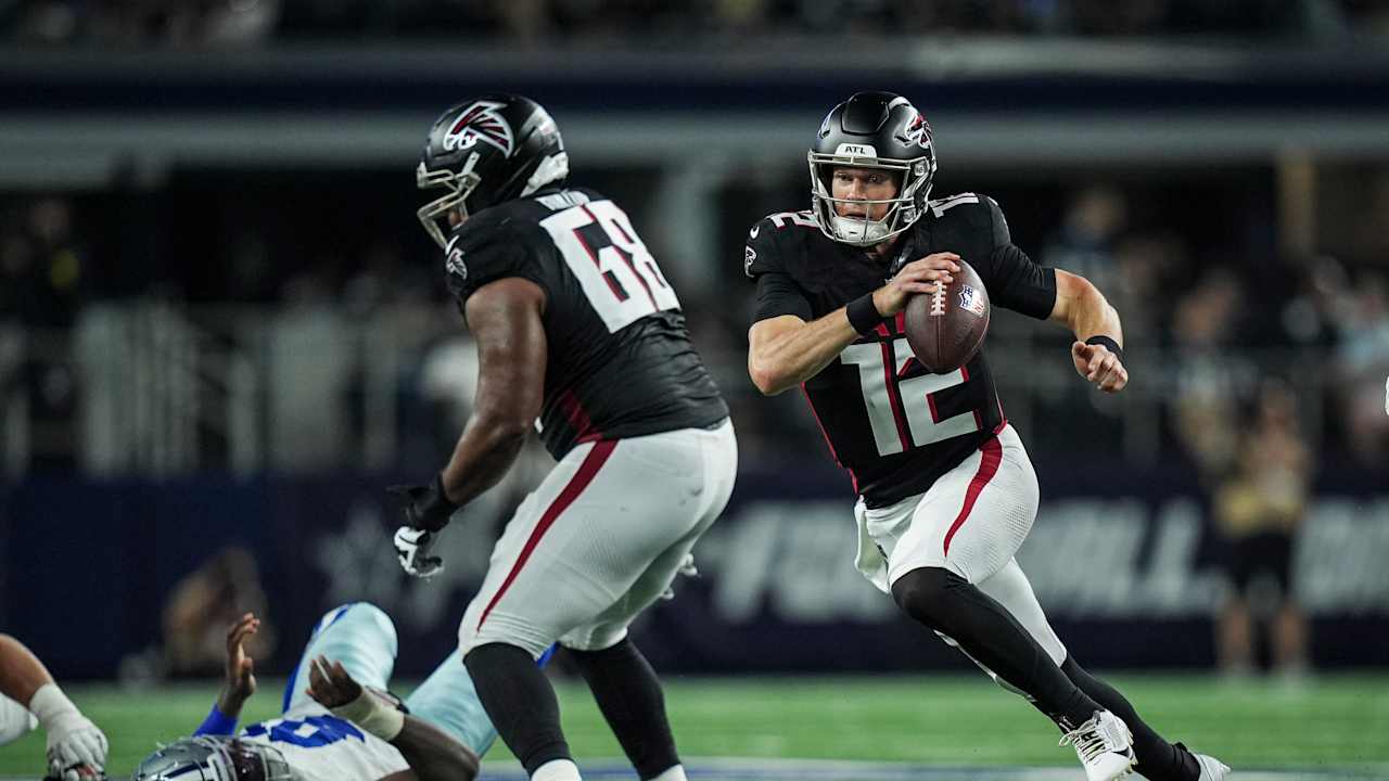 Easton Stick does it himself for 12-yard gain and first down