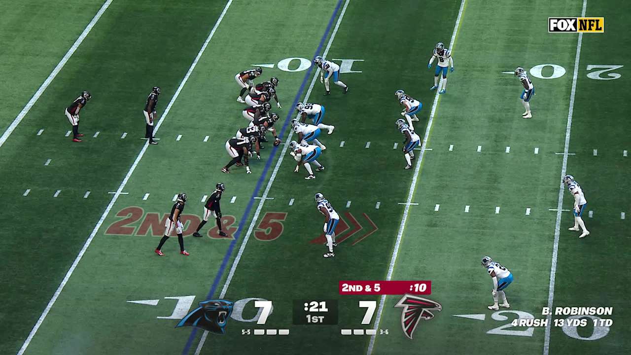 Bijan Robinson's runs for a 19-yard gain