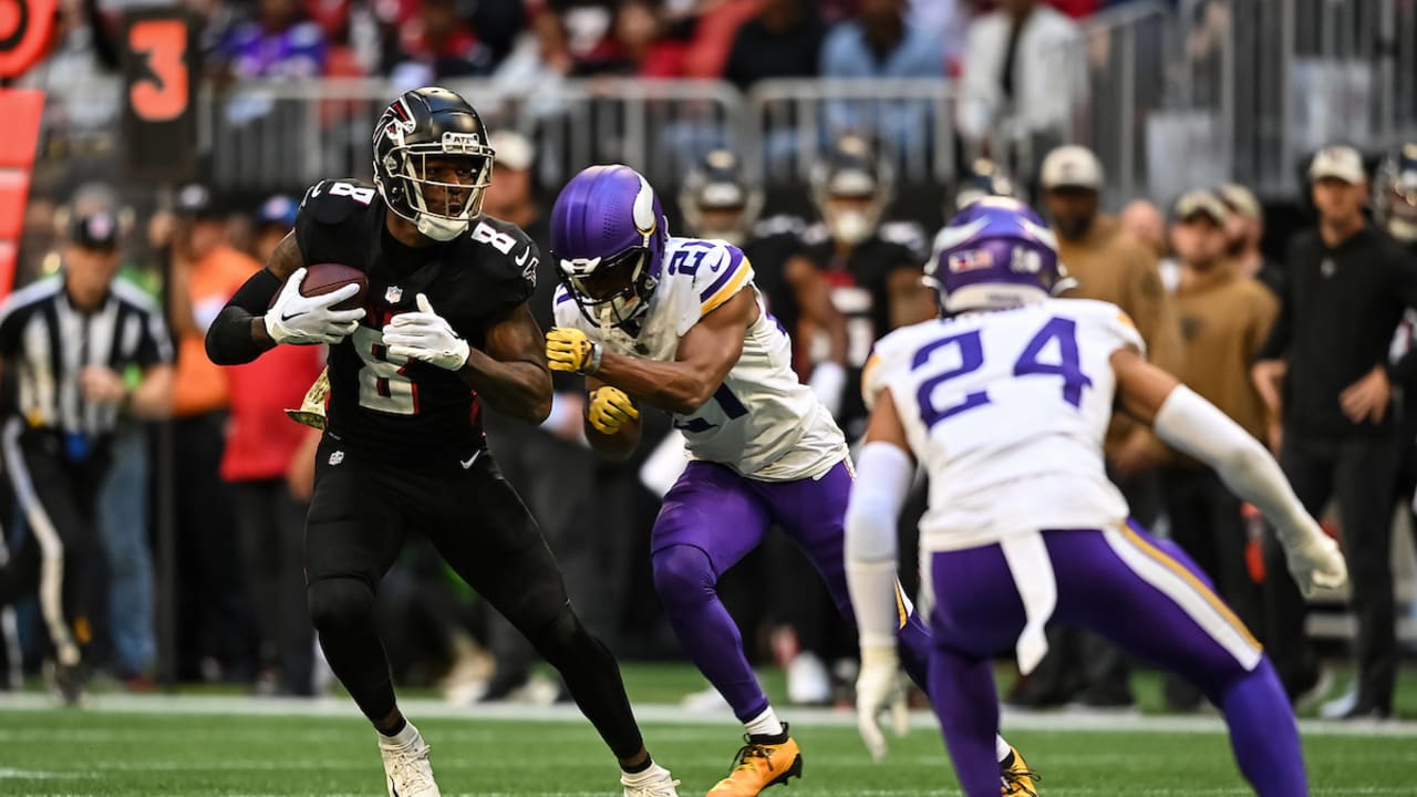 Kyle Pitts snags leaping 27-yard reception up the seam