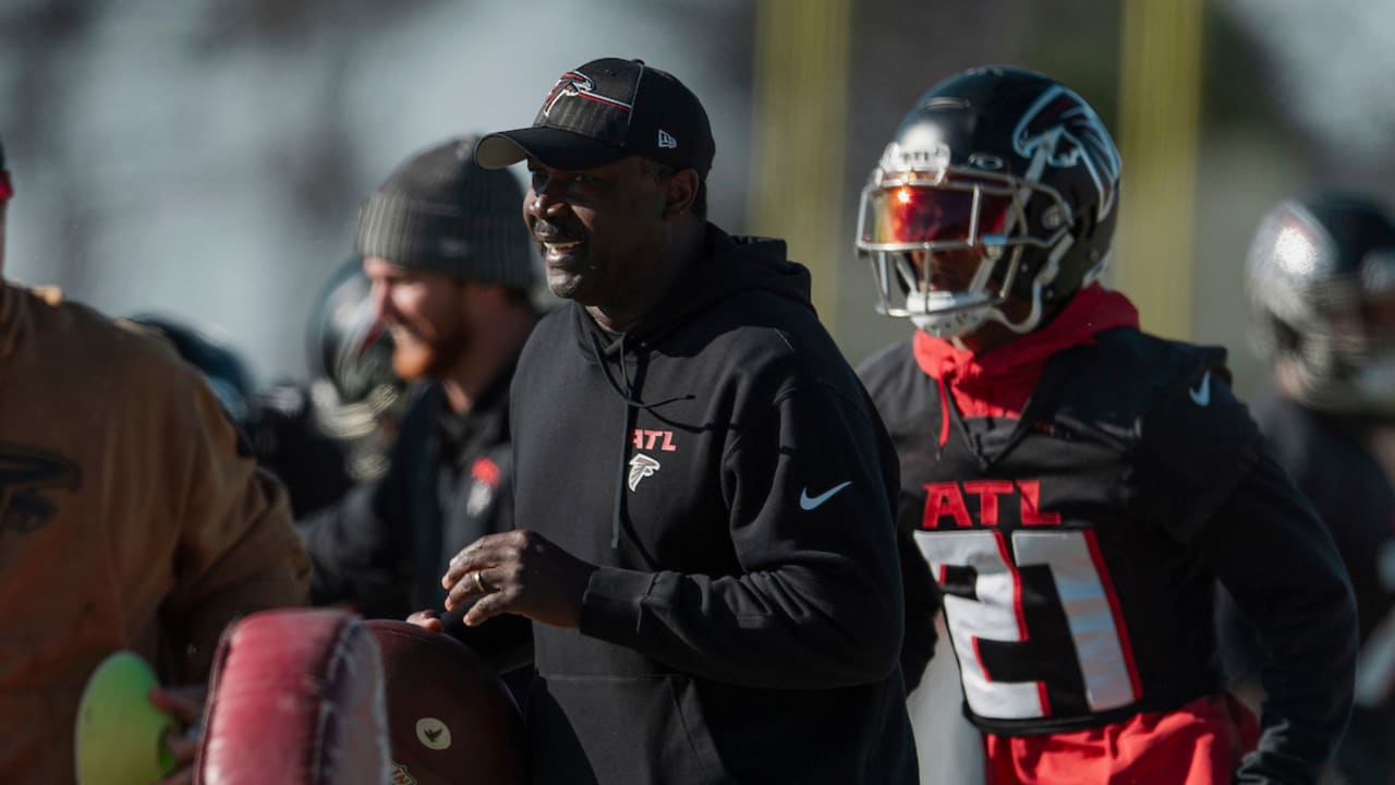 ‘We can take a head start’: How Jerry Gray is helping the Falcons new ...