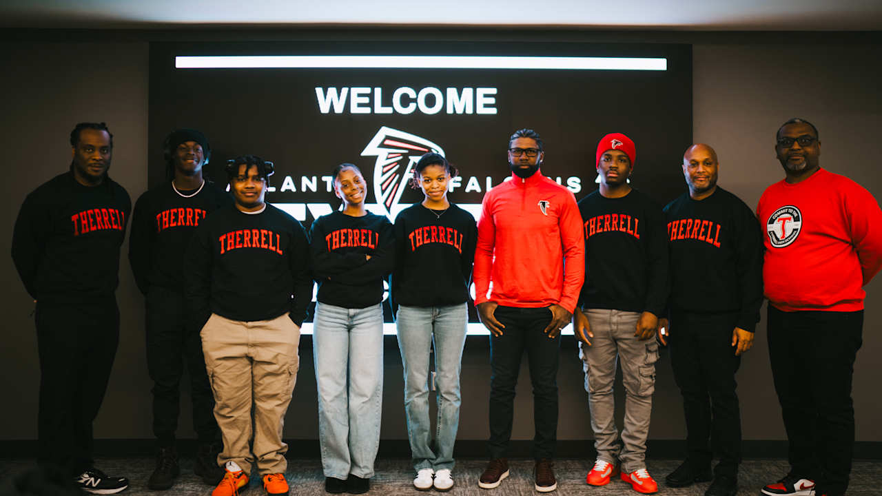 Devin Hester and Atlanta high school athletes celebrate Black History Month