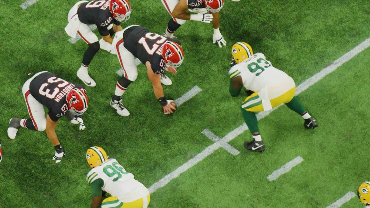 ROOF CAM: Bijan Robinson jukes for 19 yard gain vs Packers