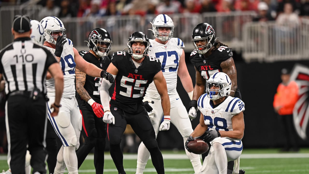 Kaden Elliss infiltrates backfield in a blink for TFL on Taylor