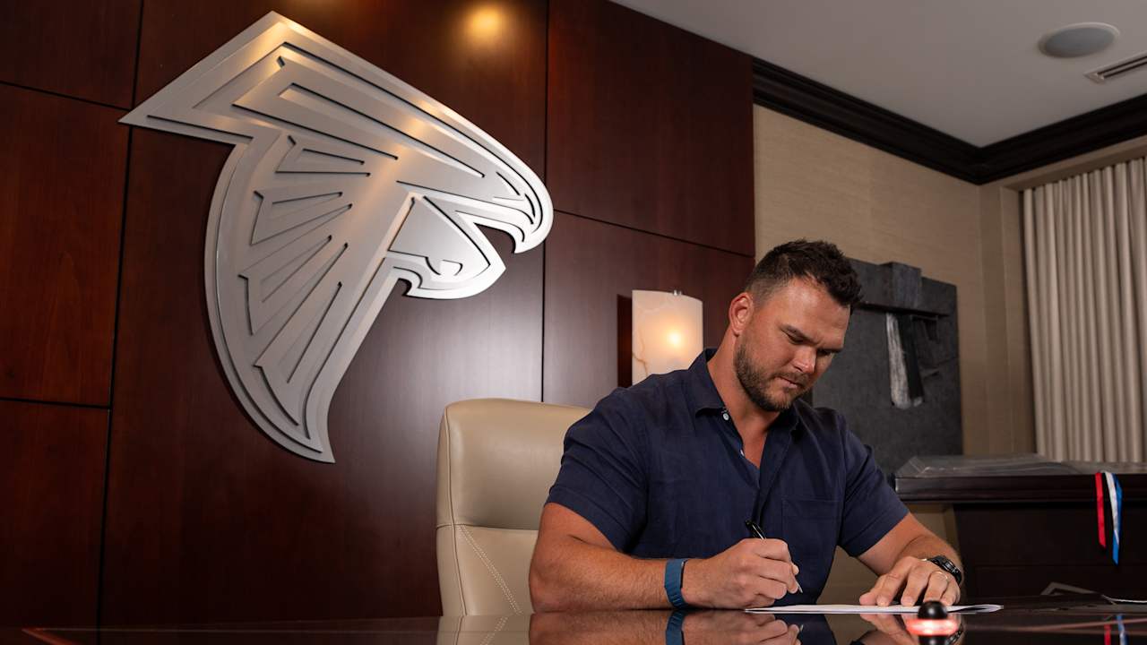 Falcons extend tackle Jake Matthews