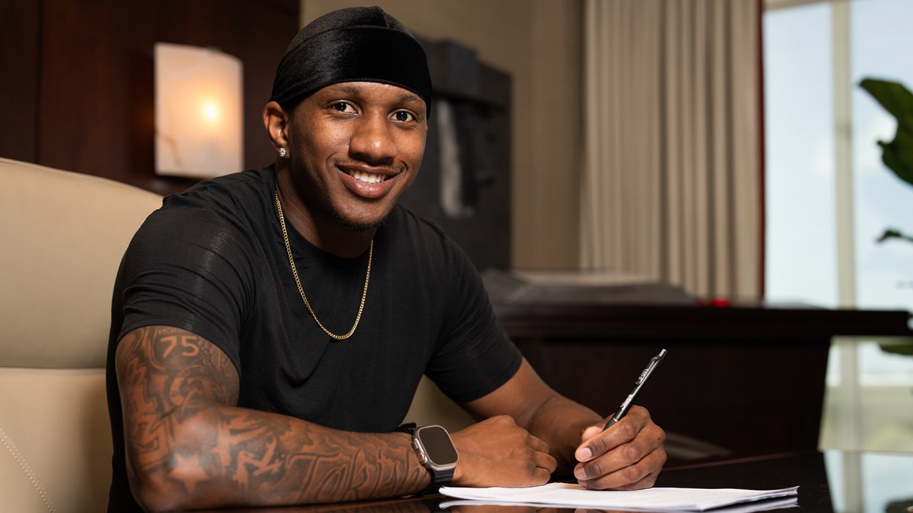 Quarterback Michael Penix Jr. signs rookie deal