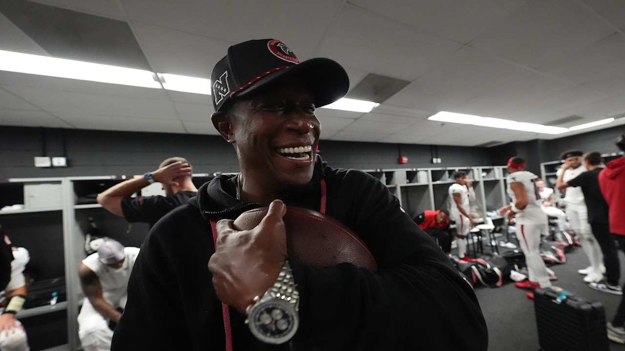 Victory Tuesday Photos | Falcons victory over Eagles in MNF