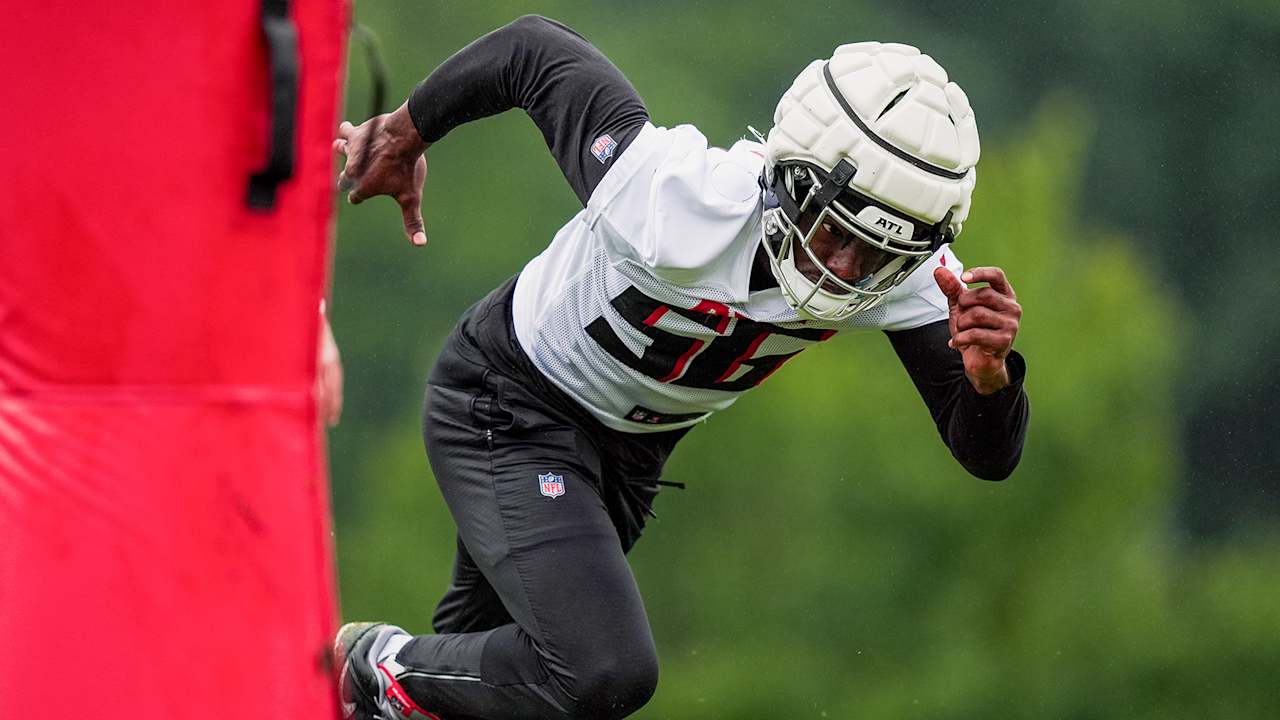 Leonard Floyd embracing his role on and off field