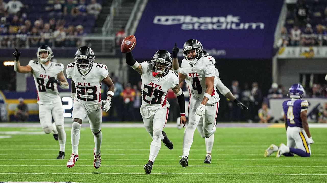 Myles Price muffs punt to solidify Falcons win