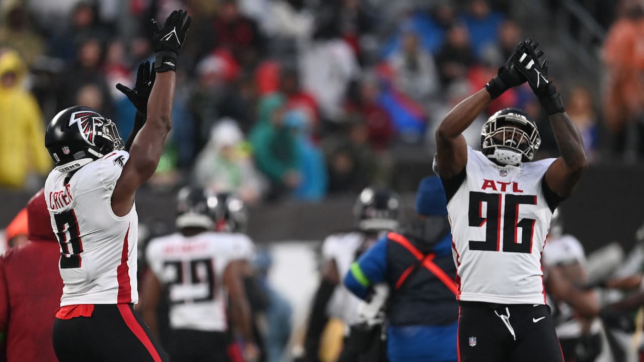 Falcons fliegen zum Sieg gegen die Jets