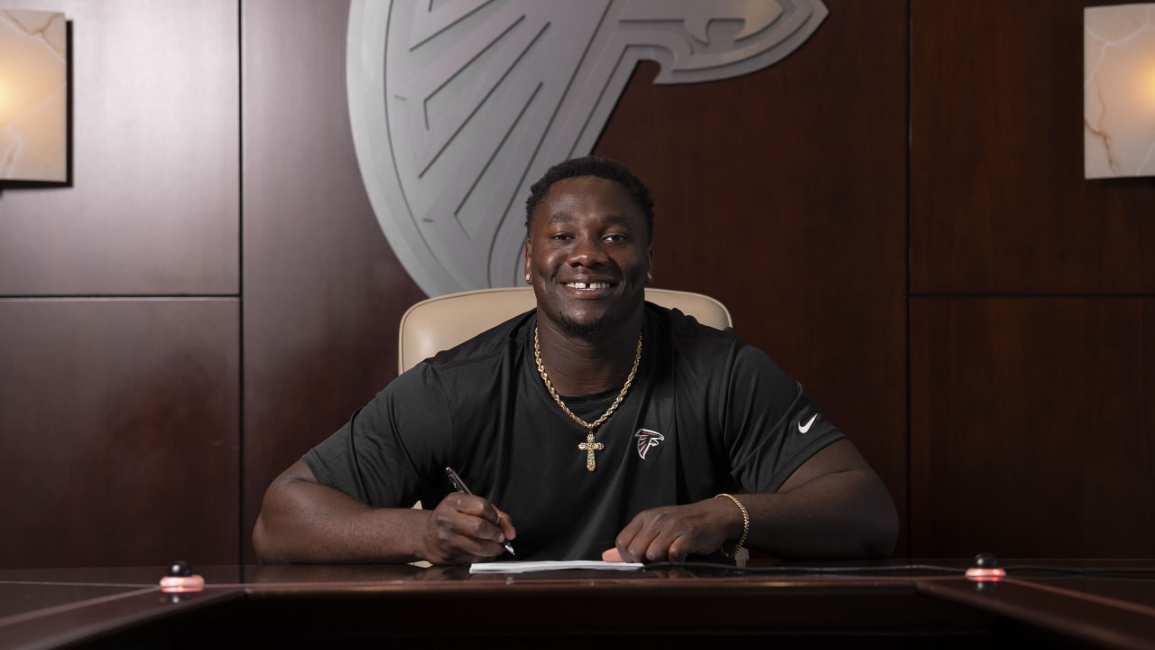 Defensive tackle Ruke Orhorhoro inks Falcons rookie deal