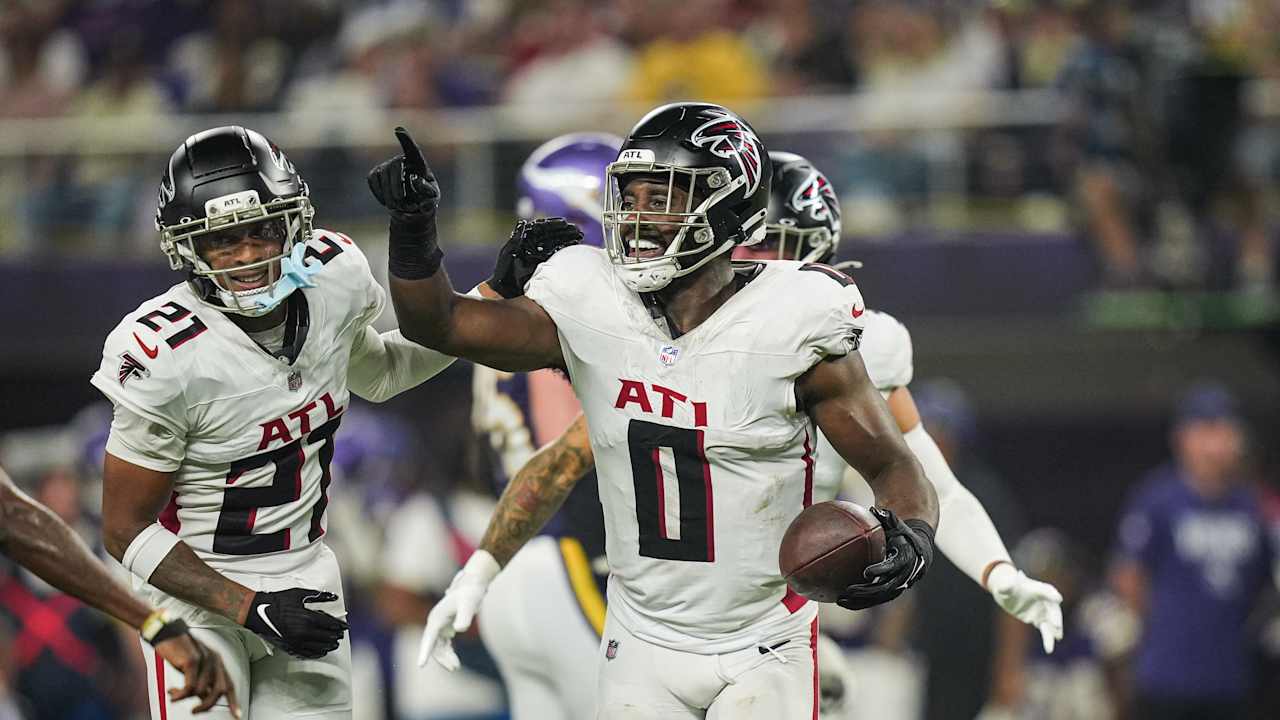 J.J. McCarthy fumbles, Divine Deablo recovers vs. Atlanta Falcons