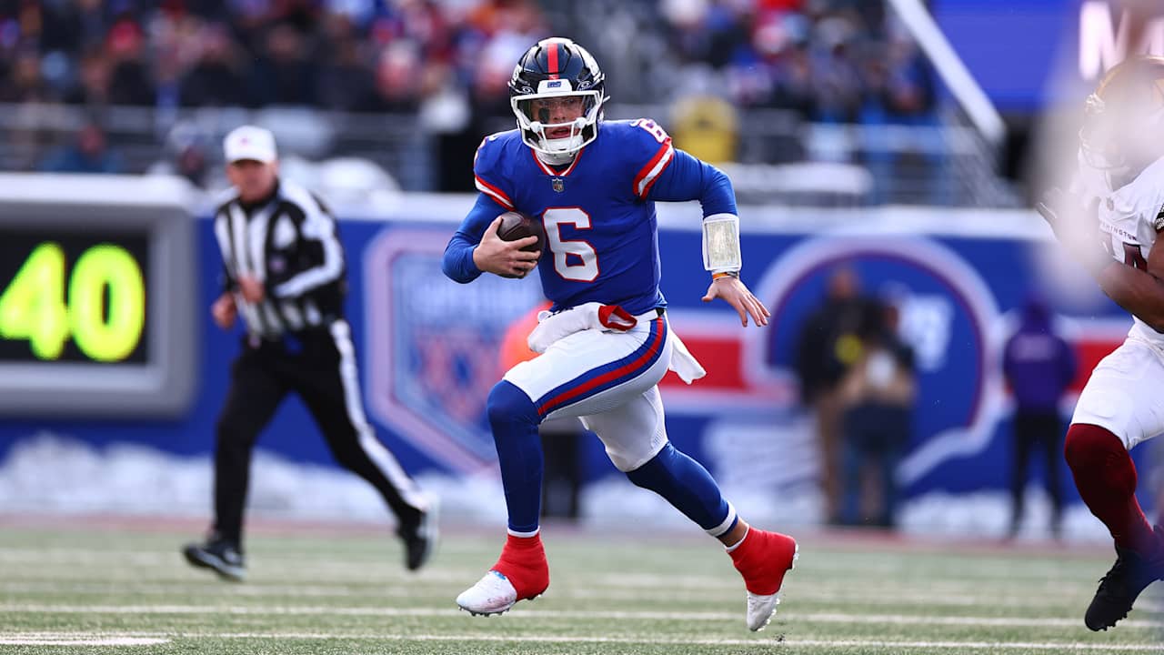 Jaxson Dart scrambles up the middle for 29-yard gain | Giants vs ...