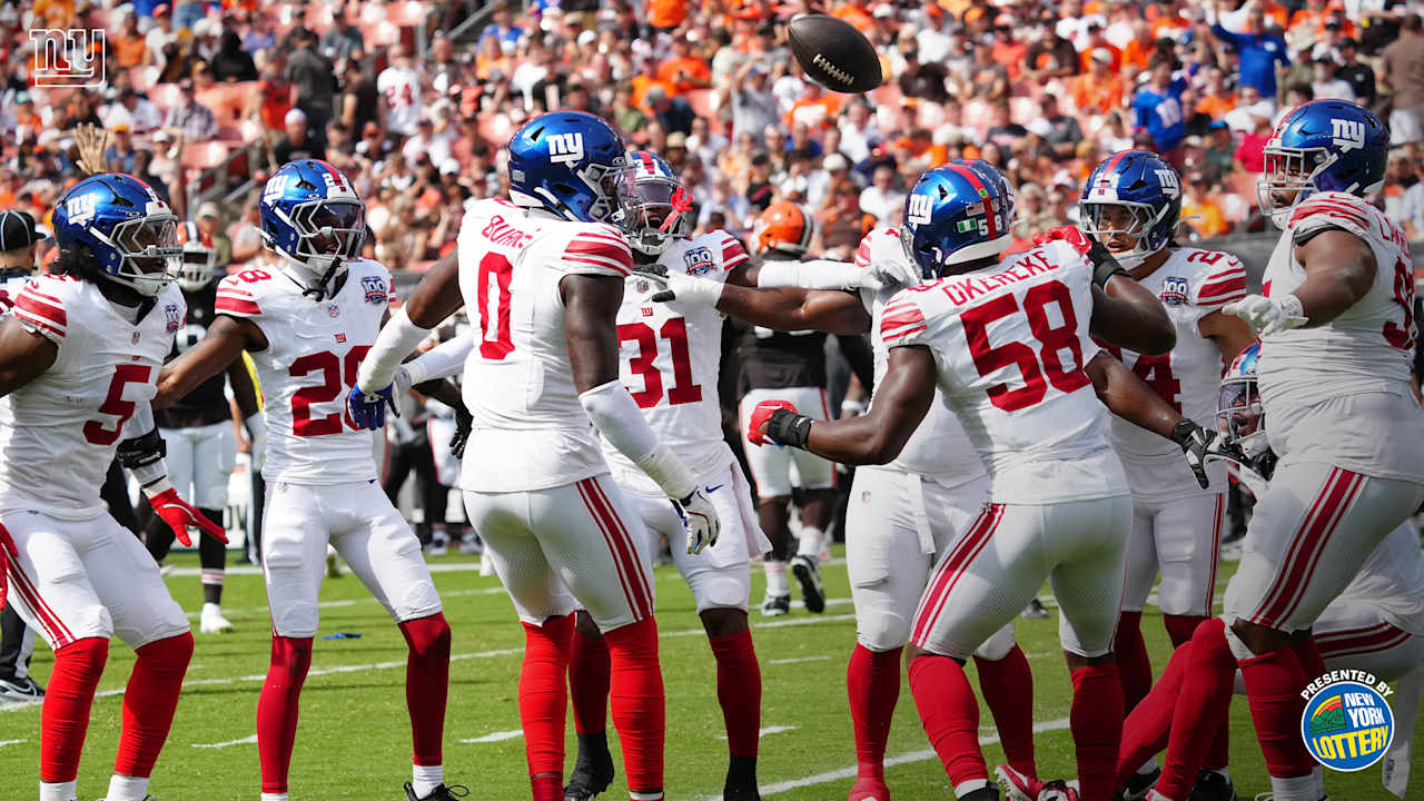 Game Photos: Giants pick up win in Cleveland