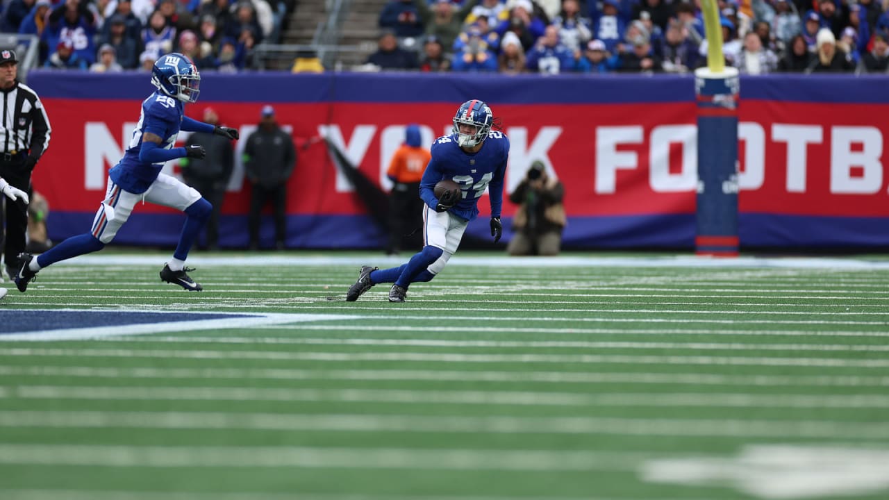 Dane Belton makes sliding interception | Giants vs. Rams Highlights