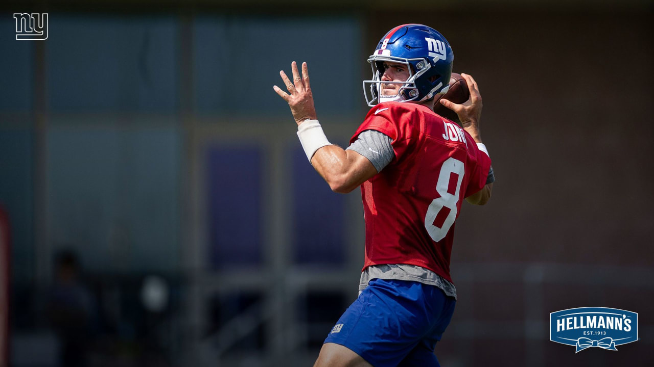 Daniel Jones resumes throwing; QB on pace for training camp