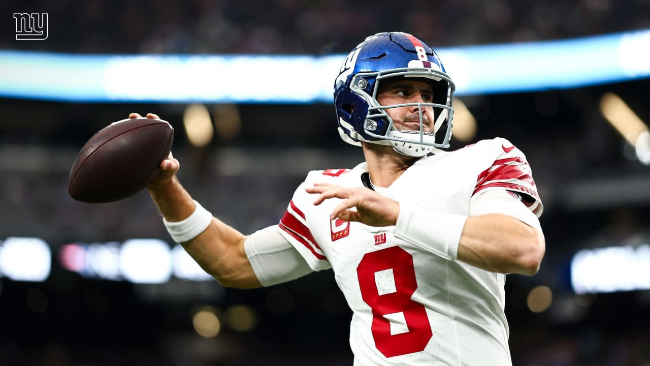 Daniel Jones suffers torn ACL; out for season