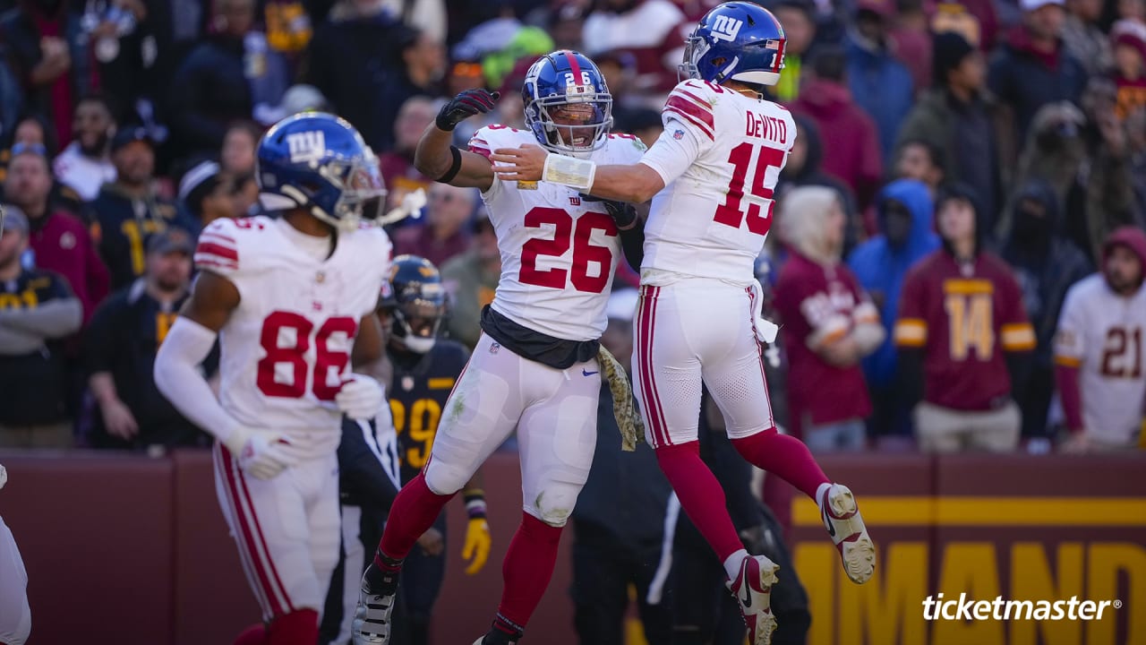 Game Photos: Giants take on Commanders